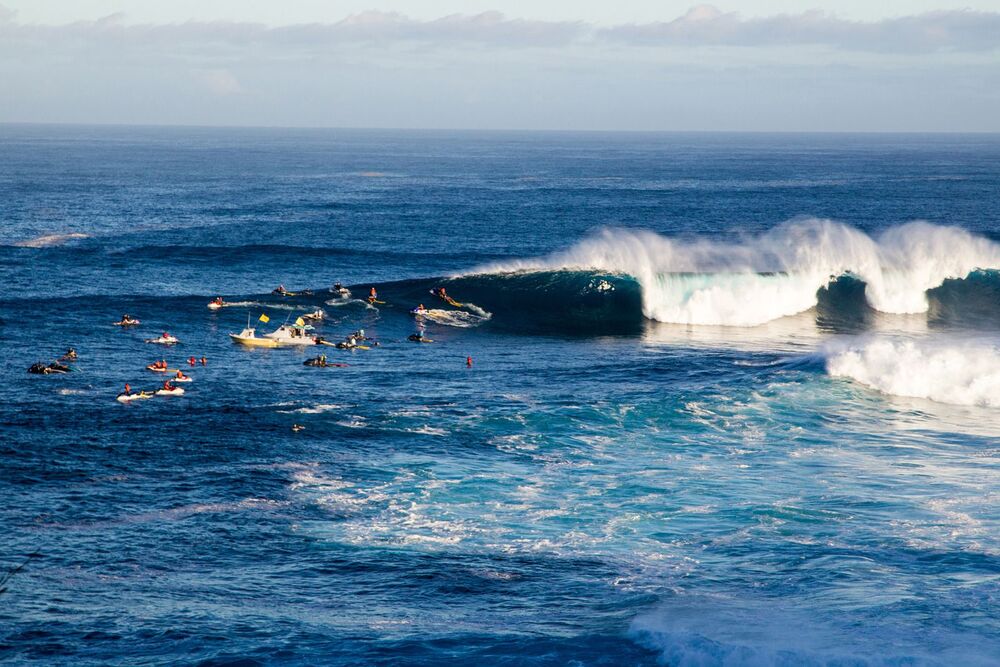 MAUI LOCALS, PAIGE ALMS & IAN WALSH CLAIM VICTORY AT WSL BWT PE’AHI CHALLENGE | Surf News Network