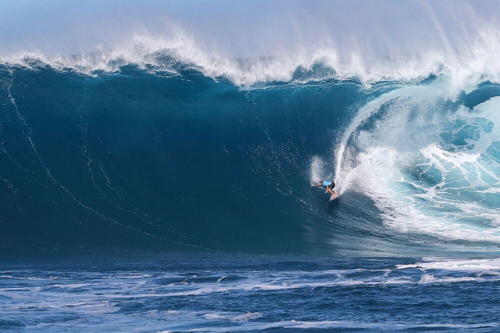 WORLD’S BEST BIG WAVE SURFERS CHARGE OPENING ROUND OF BWT PE’AHI ...